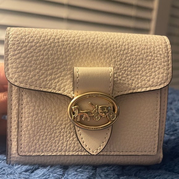 Coach | Bags | Coach Mini Coin Purse Beautiful White Pebbled Leather ...